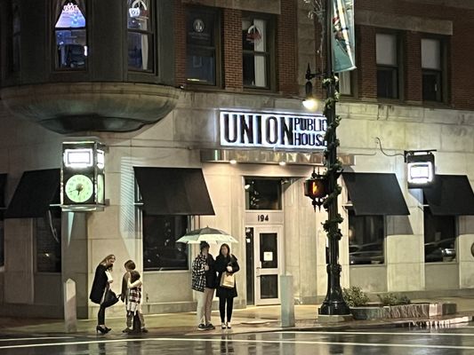 UNION PUBLIC HOUSE - Updated October 2025 - 23 Photos & 34 Reviews ...