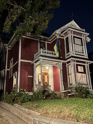 THE CHARMED HOUSE - Updated March 2026 - 30 Photos - 1329 Carroll Ave ...
