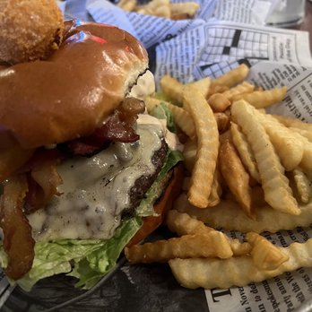 THE RED ROOSTER BAR & GRILL - Updated May 2024 - 115 Photos & 211 ...