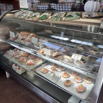 BEACON HILL MARKET AND DELI - Updated June 2024 - 60 Photos & 39 ...