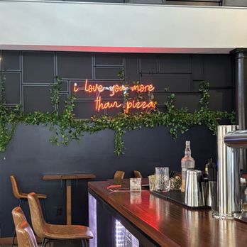 PIZZA PAYAA - Updated December 2025 - 96 Photos & 139 Reviews - 107 E ...