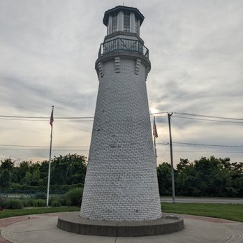POINT PLACE LIGHTHOUSE - Updated October 2025 - Bay View Park, Toledo ...