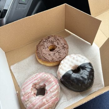 DEVIANT DONUTS - Updated July 2024 - 461 Photos & 186 Reviews - 27 ...