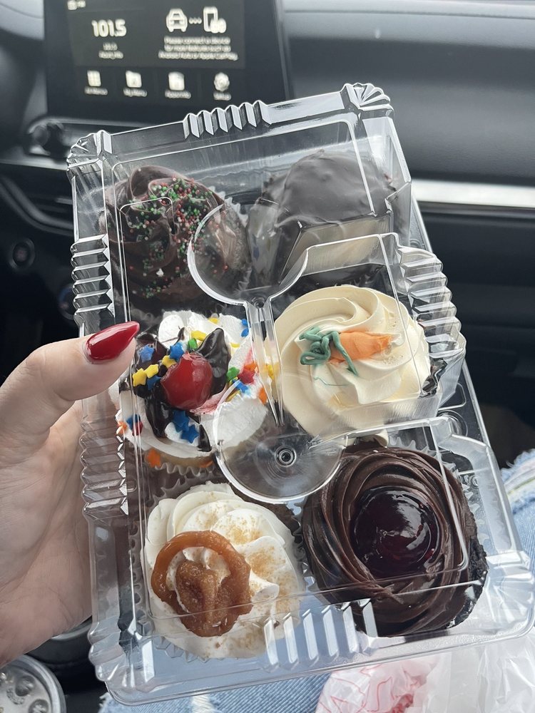 MISS J BAKERY - 27 Photos & 10 Reviews - 25950 N Dixie Hwy, Perrysburg ...