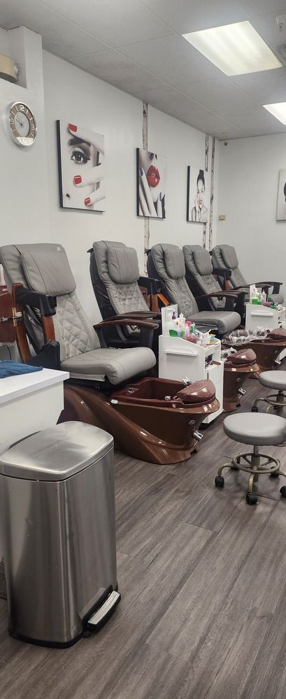 REGAL NAILS, SALON & SPA - Updated July 2025 - 23 Photos - 2000 West ...