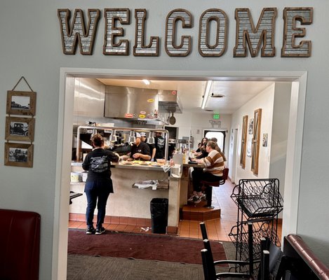 AMERICAN HOST RESTAURANT - Updated April 2025 - 370 Photos & 454 ...