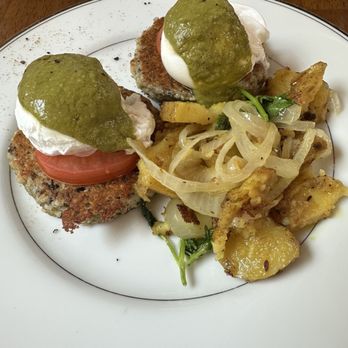 AMA KITCHEN - Updated December 2025 - 43 Photos & 24 Reviews - 809 ...