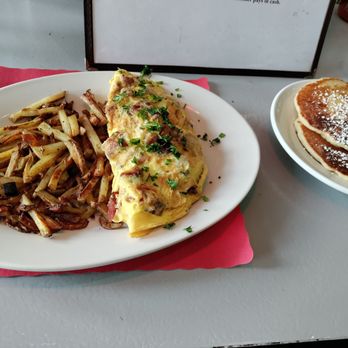 EDGEBROOK COFFEE SHOP - Updated November 2025 - 247 Photos & 240 ...