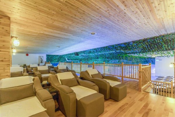 HOT SNOW SPA - Updated December 2025 - 13 Photos - 1931 Pembina Highway ...