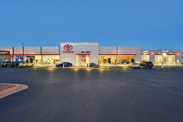 TOYOTA OF LA CROSSE - Updated May 2026 - 15 Photos & 19 Reviews - 800 S ...