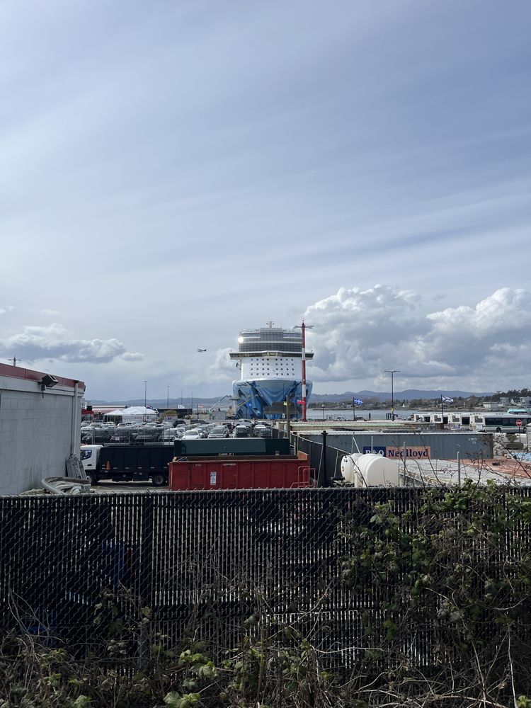 VICTORIA BC CRUISE SHIP DOCK - Updated February 2025 - Ogden Point Dock ...
