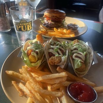 COURTHOUSE PUB - Updated January 2025 - 285 Photos & 305 Reviews - 1001 ...