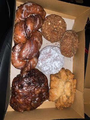 DONUT DAY - 153 Photos & 328 Reviews - 18955 SW Tualatin Valley Hwy ...