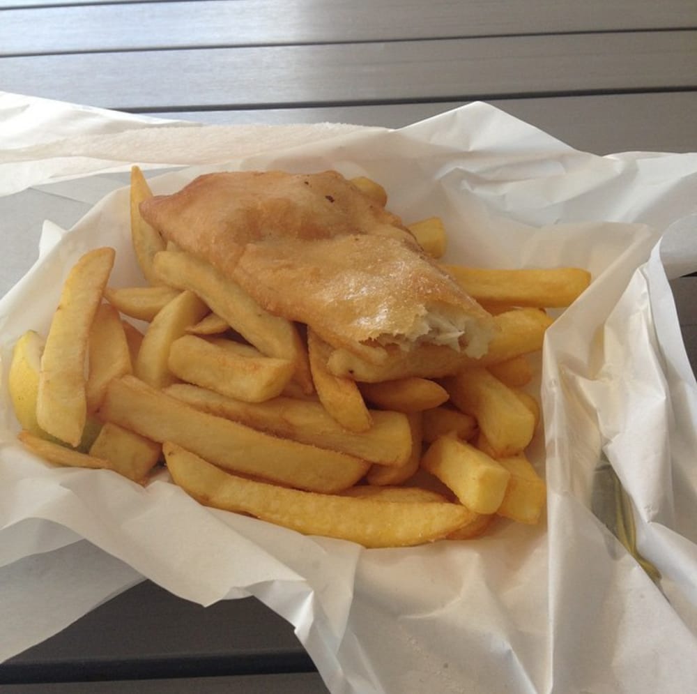 THE LOCAL FISHO - Updated July 2025 - 3998 Pacific Hwy, Loganholme ...