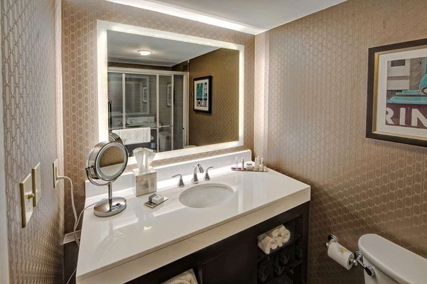 DOUBLETREE BY HILTON HOTEL DECATUR RIVERFRONT - 51 Photos & 36 Reviews ...