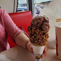 THE NEIGHBORHOOD SCOOP - 293 Photos & 151 Reviews - 2106 Strawberry Rd ...