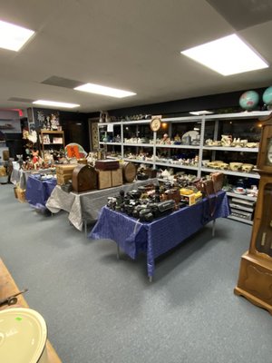 LOOKIE LOO’S ANTIQUES & COLLECTIBLES - Updated June 2025 - 48 Photos ...