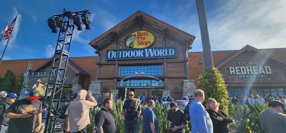 BASS PRO SHOPS - Updated March 2024 - 30 Photos - 71 Technology Dr ...