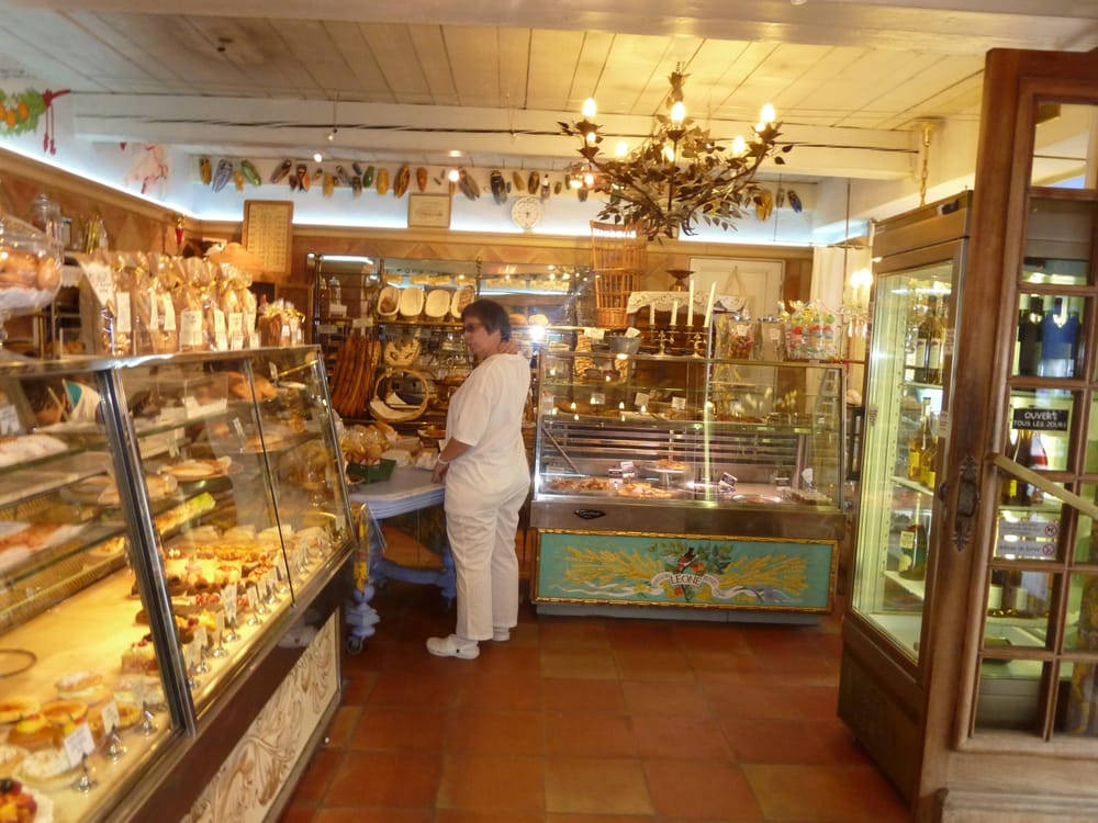 LÉONE - Updated 05/2025 - Place Benjamin Gaillard, Cavalaire sur Mer ...