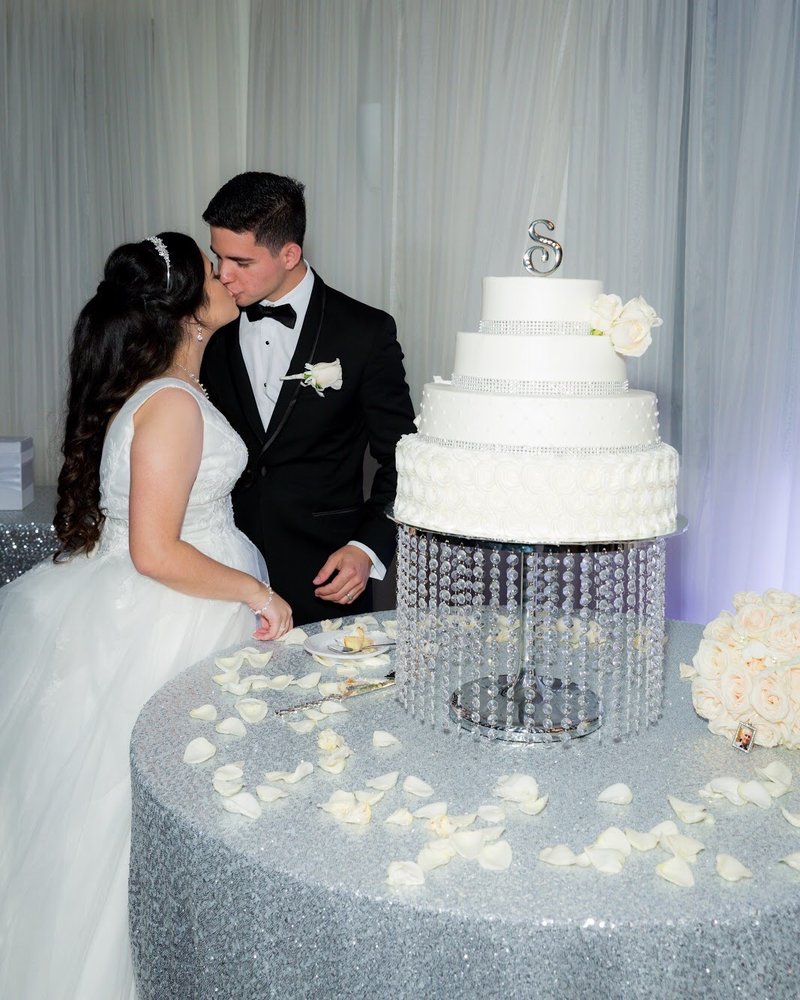 WILLY’S BAKERY - Updated December 2025 - 24 Photos - 380 E 9th St ...