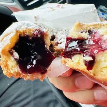 BEACON DOUGHNUTS - Updated August 2024 - 514 Photos & 219 Reviews - 810 ...