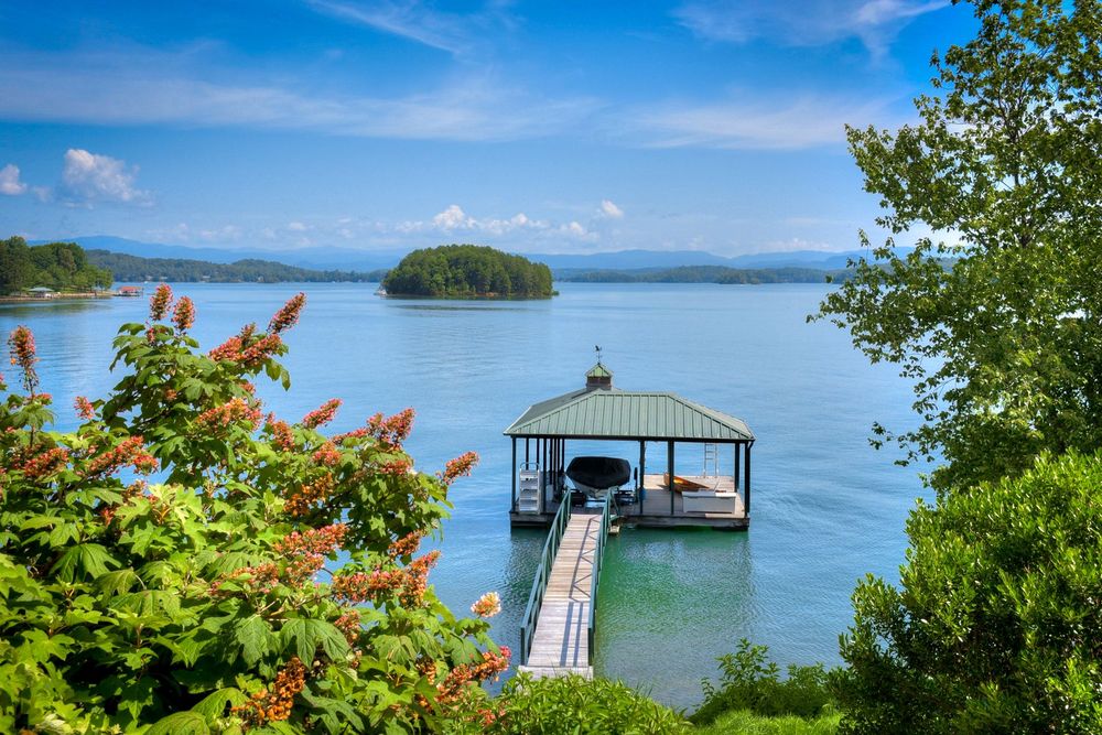 MELANIE FINK AND ASSOCIATES - ALLEN TATE REALTORS - Updated September ...