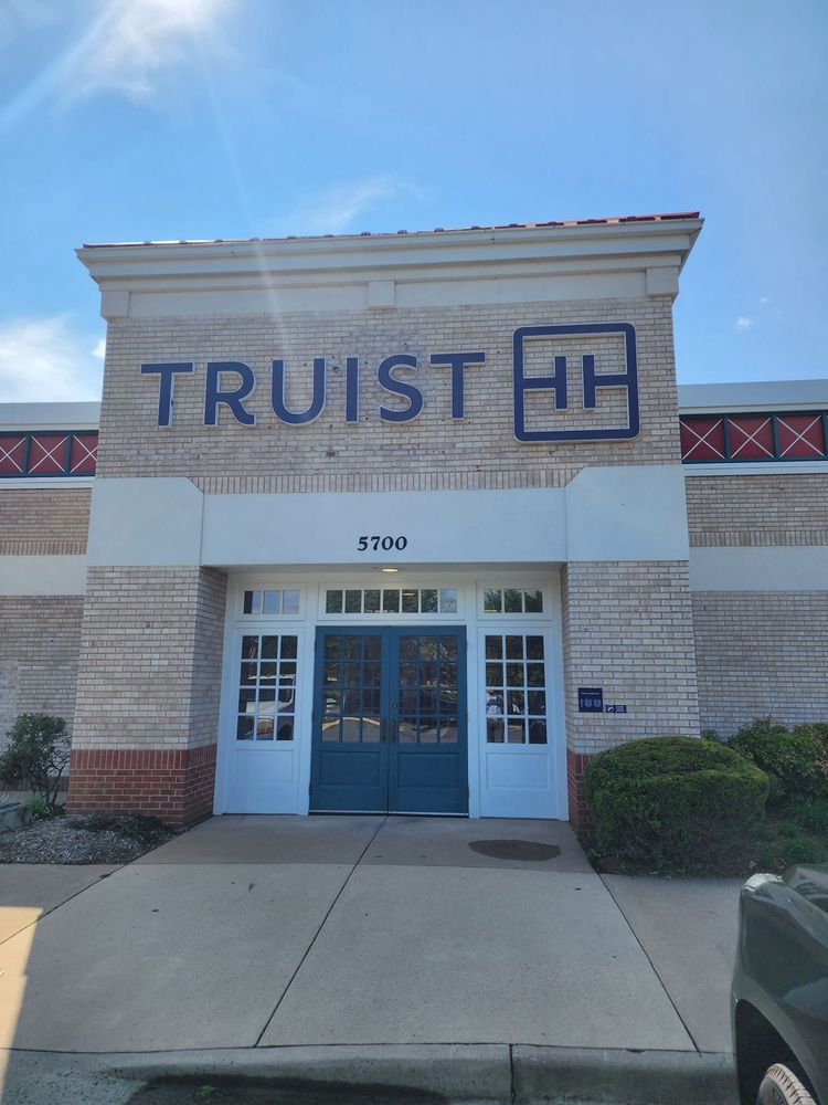 TRUIST - 5700 Union Mill Rd, Clifton, Virginia - Banks & Credit Unions ...