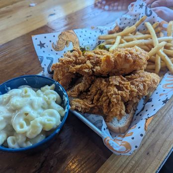 TUMBLE 22 CHICKEN JOINT - Updated July 2024 - 1106 Photos & 1173 ...