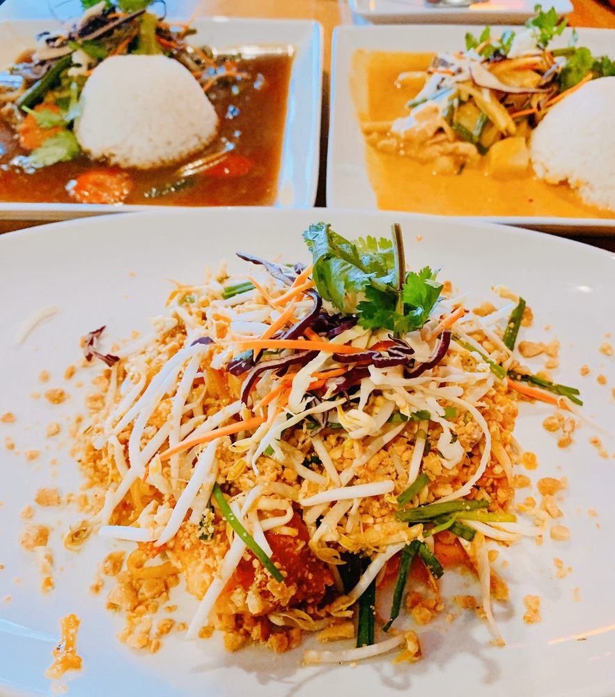 CHIRIYA - 184 Photos & 173 Reviews - Thai - 3017 E Victory Dr, Savannah ...
