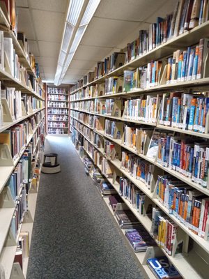 LUCY ROBBINS WELLES LIBRARY - Updated December 2025 - 18 Photos & 15 ...