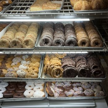 ROLLING PIN DONUTS - Updated January 2026 - 865 Photos & 974 Reviews ...