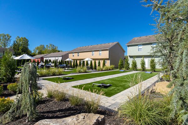 THE ROW - Updated February 2025 - 26 Photos - 5151 Commercial Drive ...