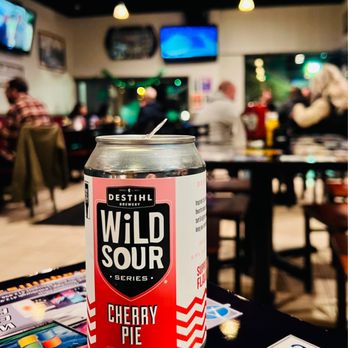 SIDELINES BEER HOUSE - Updated April 2025 - 35 Photos & 103 Reviews ...