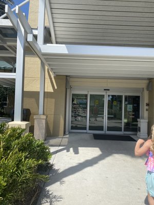LARGO PUBLIC LIBRARY - Updated May 2025 - 88 Photos & 39 Reviews - 120 ...