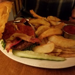 THE TREE HOUSE TAVERN & BISTRO - Updated May 2024 - 1657 Photos & 791 ...