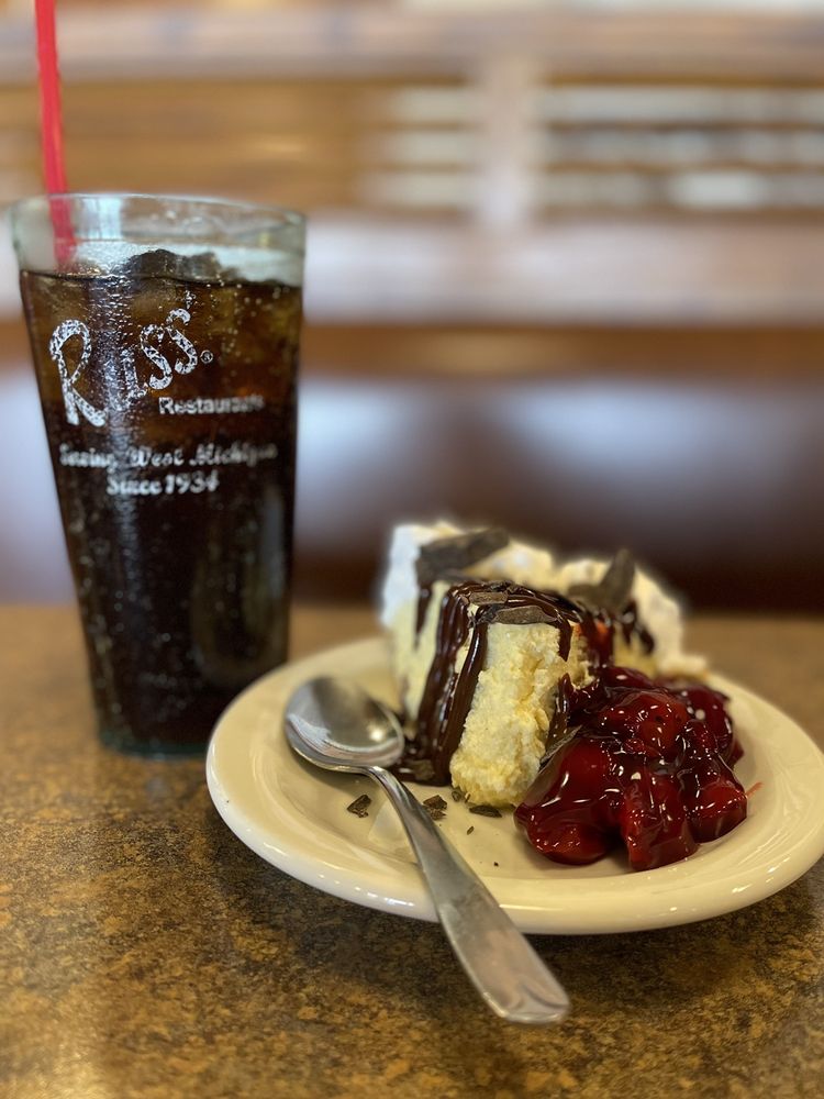 RUSS’ RESTAURANT - 17 Photos & 37 Reviews - 361 E 8th St, Holland ...