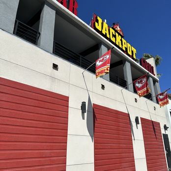 JACKPOT BAR & GRILL - Updated December 2024 - 163 Photos & 99 Reviews ...