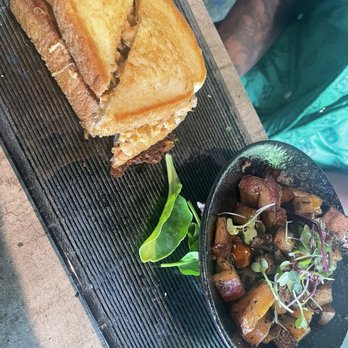 WEEZY’S - Updated September 2024 - 92 Photos & 37 Reviews - 200 Bennett ...