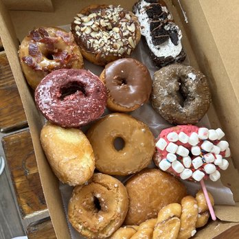THOMAS DONUT & SNACK SHOP - 528 Photos & 827 Reviews - 19208 Front ...