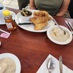 SAROM’S SOUTHERN KITCHEN - Updated December 2025 - 1987 Photos & 1513 ...