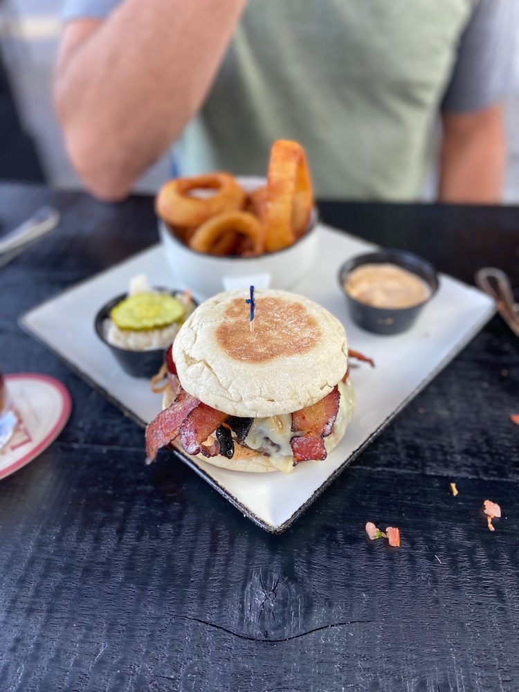 TOMMY’S TAVERN + TAP - Updated September 2024 - 249 Photos & 221 ...