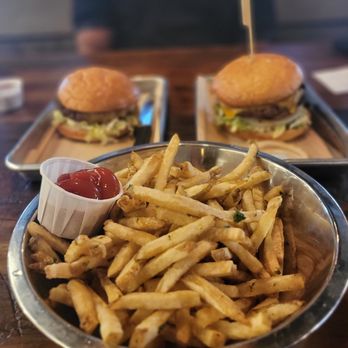 HOPDODDY BURGER BAR - Updated October 2024 - 78 Photos & 74 Reviews ...