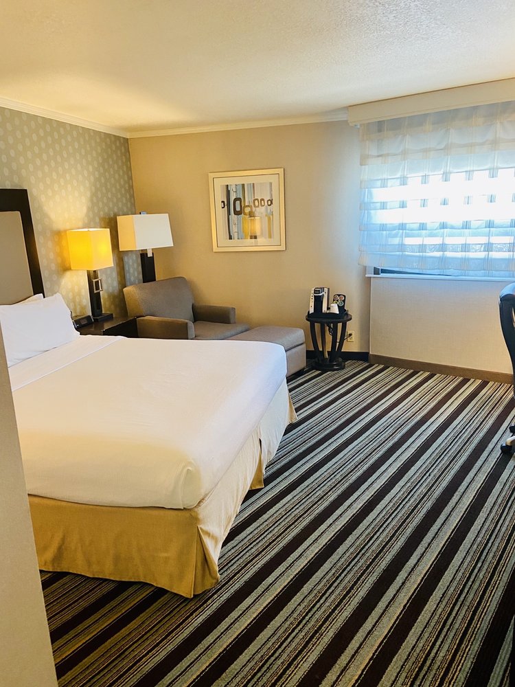 HOLIDAY INN LONG BEACH AIRPORT - Updated July 2025 - 218 Photos & 281 ...