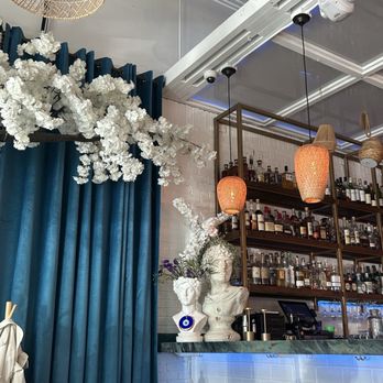 ELIA - Updated June 2025 - 1397 Photos & 513 Reviews - 1520 Locust St ...