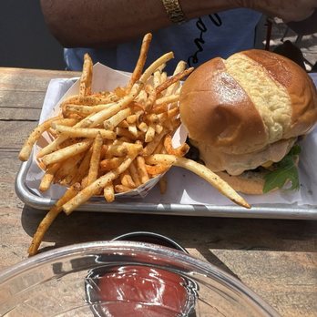 ROYCE - Updated October 2025 - 432 Photos & 297 Reviews - 115 Ridge St ...