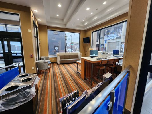 HOLIDAY INN EXPRESS SPRINGFIELD DOWNTOWN - Updated August 2024 - 52 ...