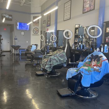 ROYAL B CUTZ BARBERSHOP - Updated October 2025 - 10 Photos - 2451 ...