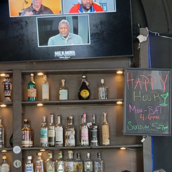 YETI SPORTS BAR & RESTAURANT - Updated September 2025 - 111 Photos & 82 ...