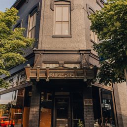 THE GUISINGER - Updated November 2025 - 32 Photos - 1 E Mountain St ...