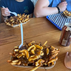 L’AUTHENTIQUE POUTINE AND BURGERS - 18 Photos & 13 Reviews - 1208 Wharf ...